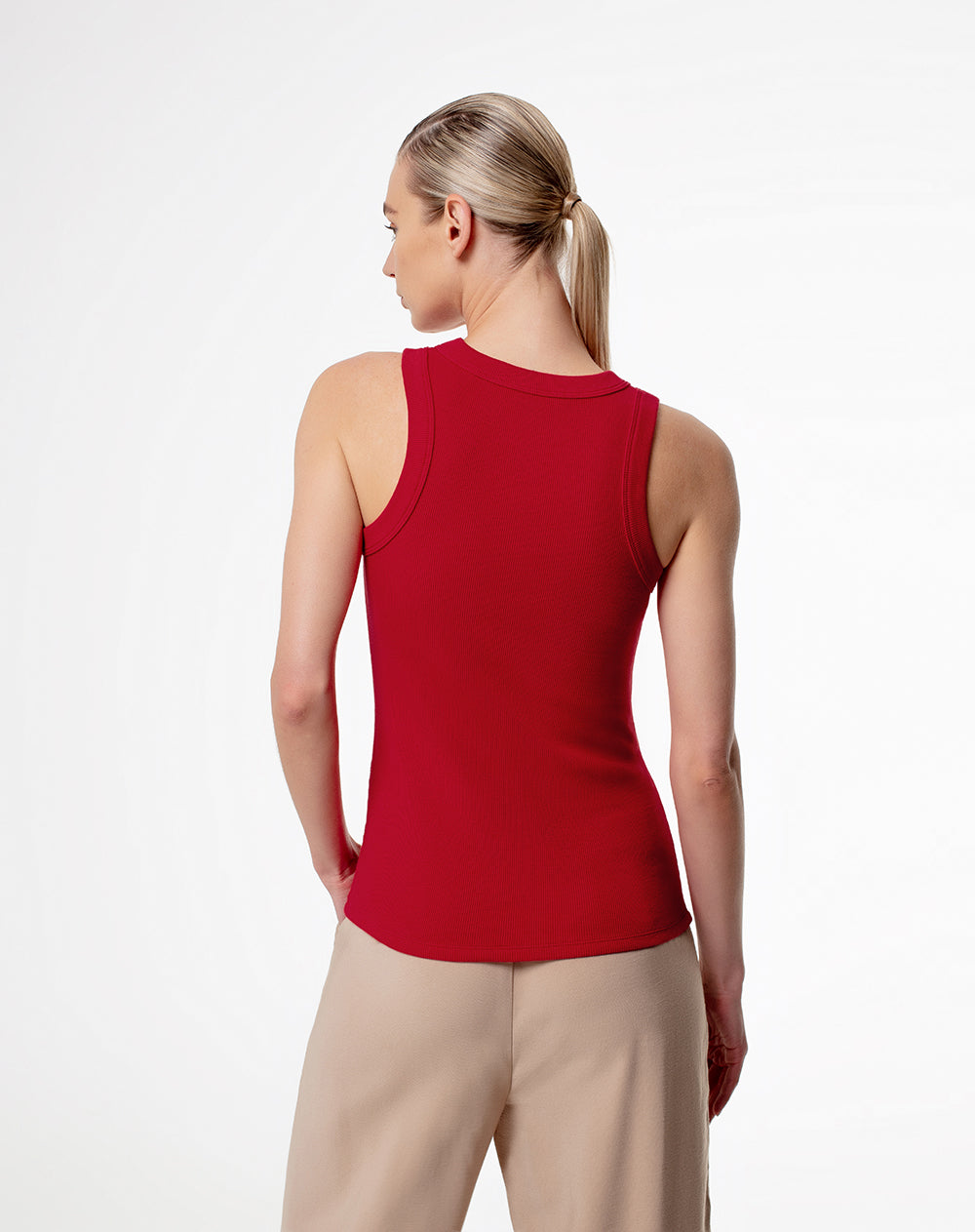 Camiseta Roja, Agrega un Toque de Color a tus Looks con gef – Gef Colombia